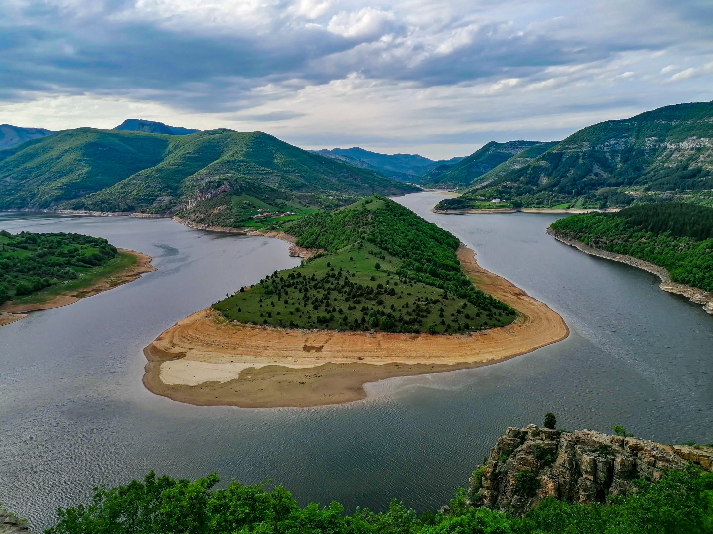„Завоя“ – най-красивият меандър на язовир Кърджали – Bulgarian on the road