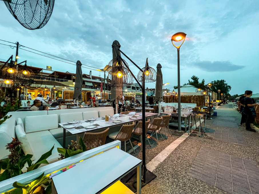 Почивка в Никити, Ситония: Плажове, ресторанти и разходка с лодка ...